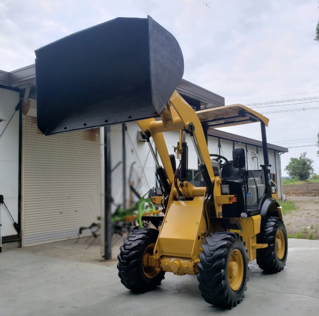 CAT ホイールローダー 901C - 株式会社三郷トレーディング(販売サイト)